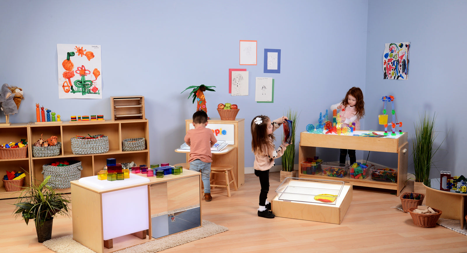Constructive Playthings | Light Tables in Classrooms